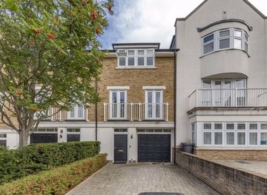 Emerald Square, London, SW15