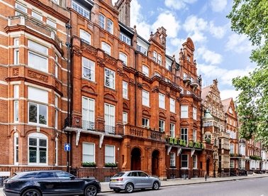 Flats to rent in Cadogan Square, London | Dexters Estate Agents