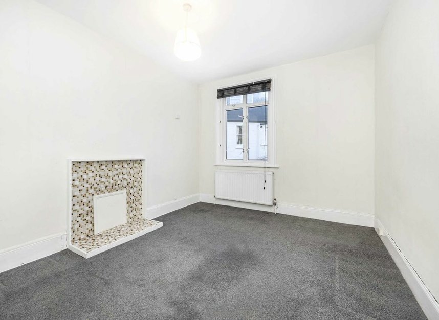 Maisonette for sale in Dawes Road, London, SW6 (Ref 241944) | Dexters