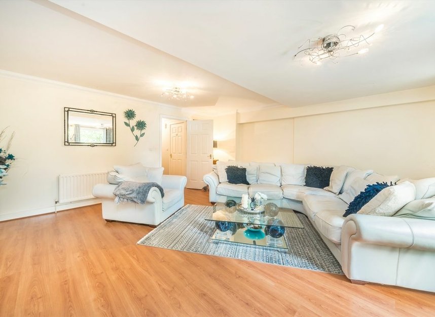 House - terraced for sale in Osier Crescent, London, N10 (Ref 251221 ...