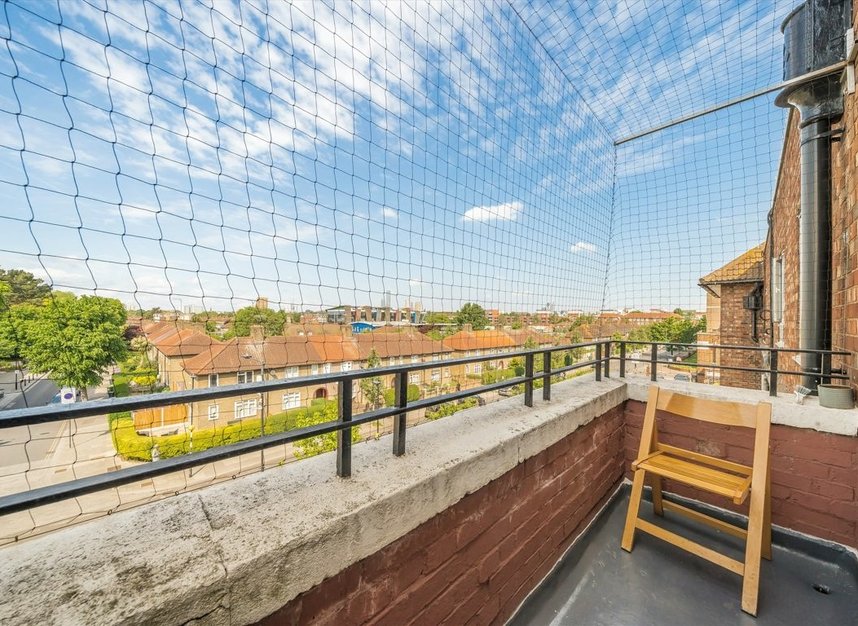 Flat for sale in White City Estate, London, W12 (Ref 250213) | Dexters