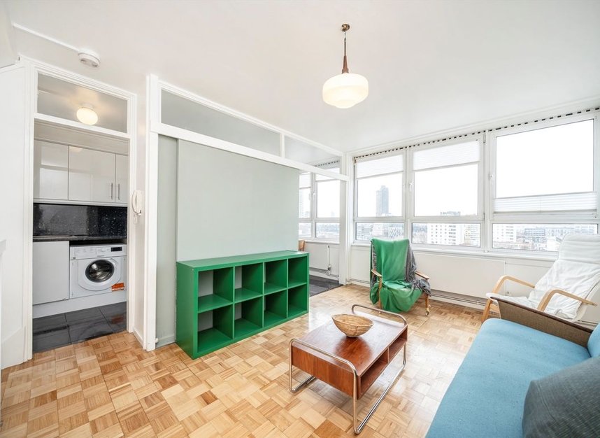 Flat to rent in Bunhill Row, London, EC1Y (Ref 271733) | Dexters