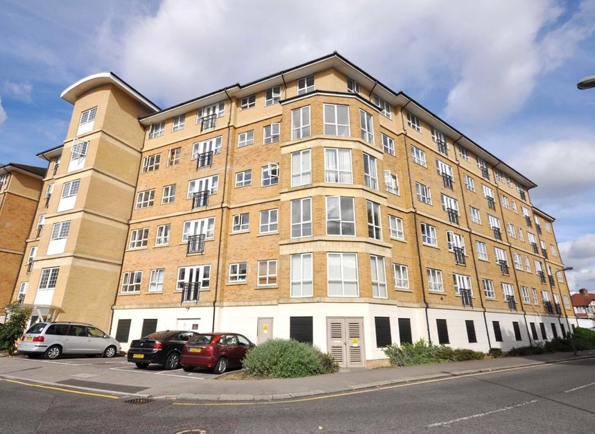 Flat to rent in Rookery Way, London, NW9 (Ref 277242) | Dexters