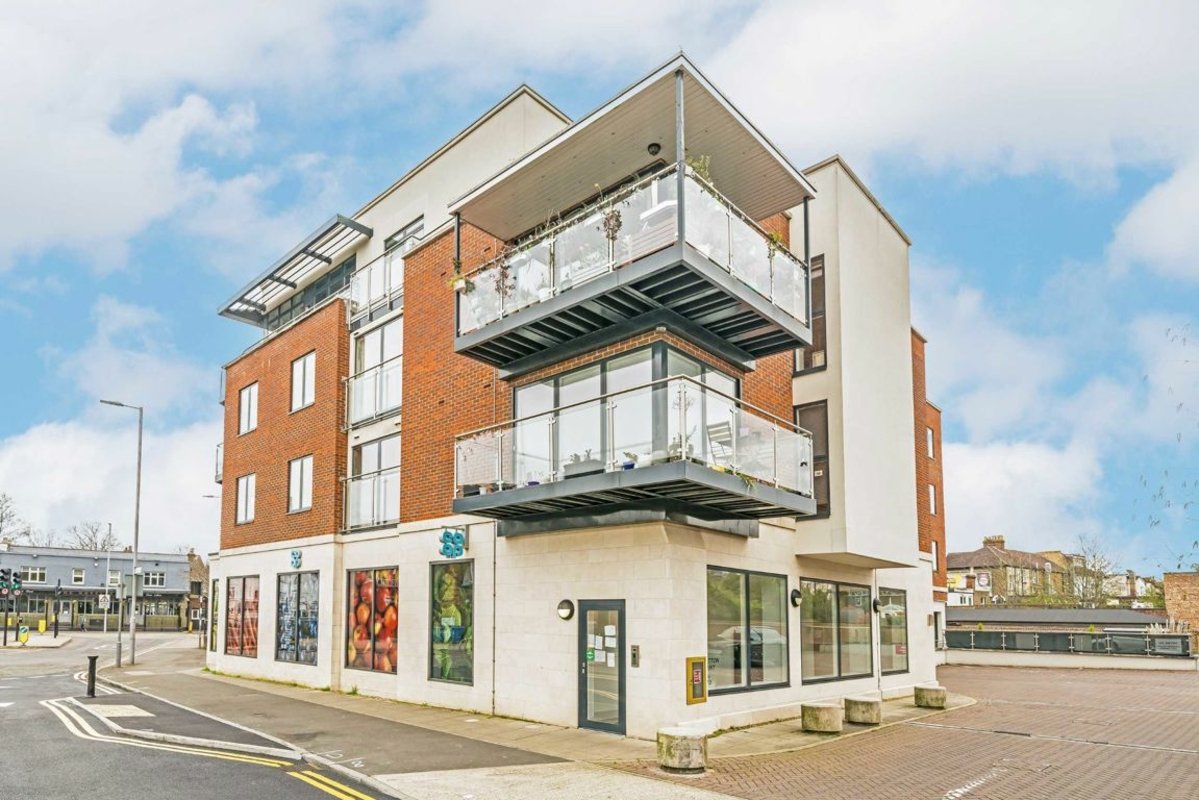 Flat for sale in Ellerton Road, Surbiton, KT6 (Ref 244047) | Dexters