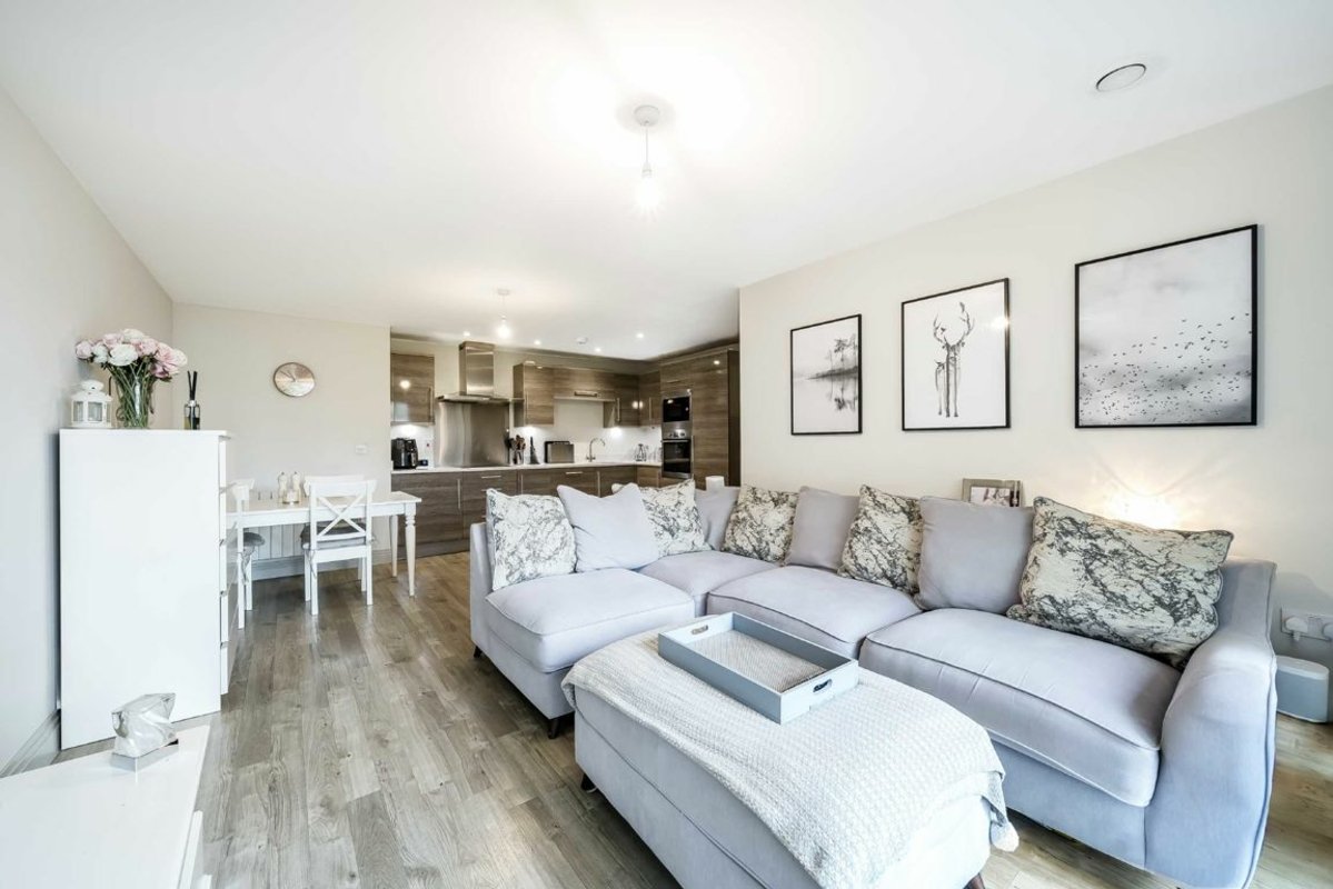 Flat for sale in Ellerton Road, Surbiton, KT6 (Ref 244047) | Dexters