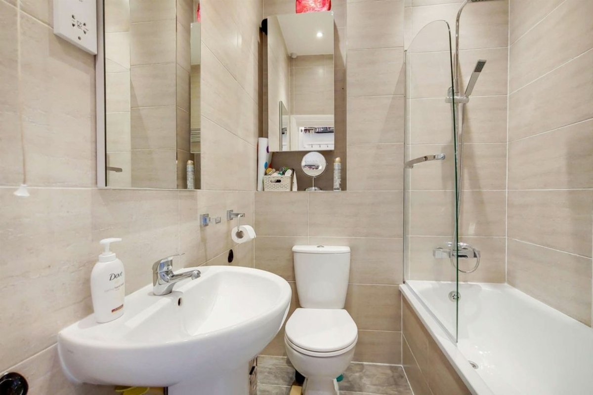Flat for sale in Gauden Road, London, SW4 (Ref 263286) | Dexters