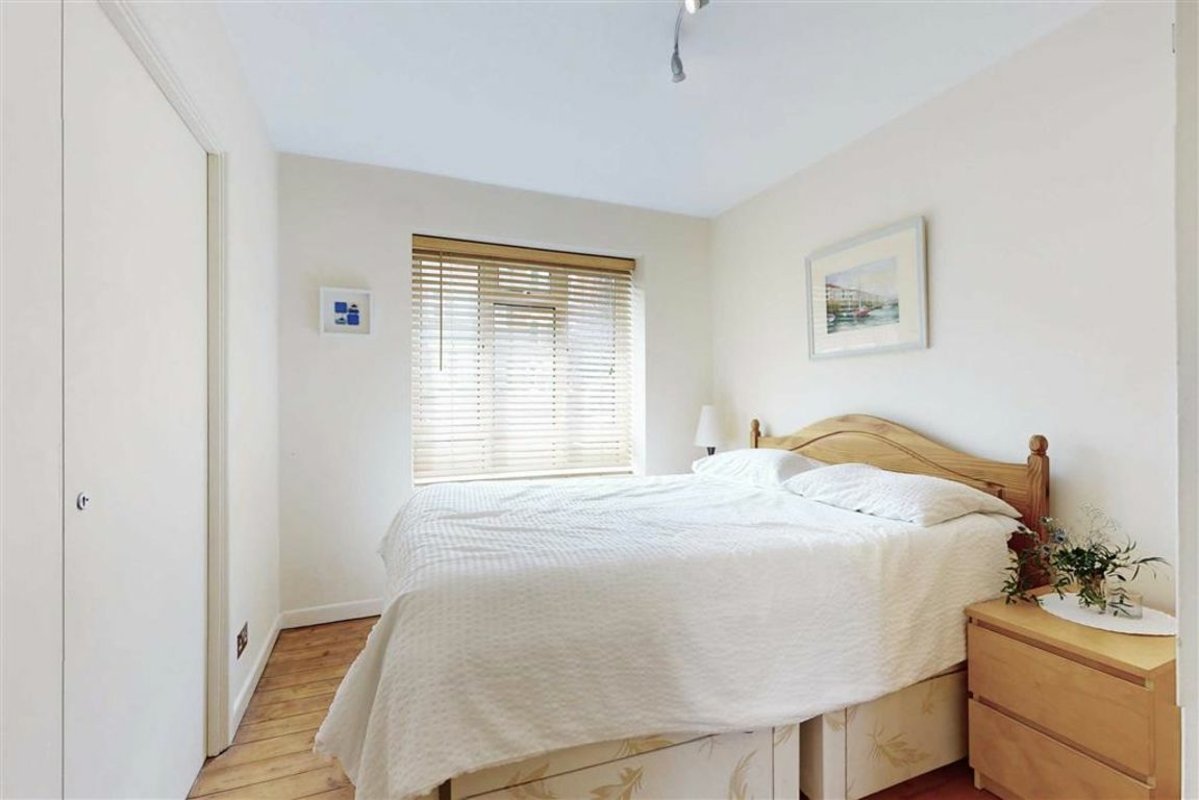 Flat for sale in Mapesbury Road, London, NW2 (Ref 247470) | Dexters