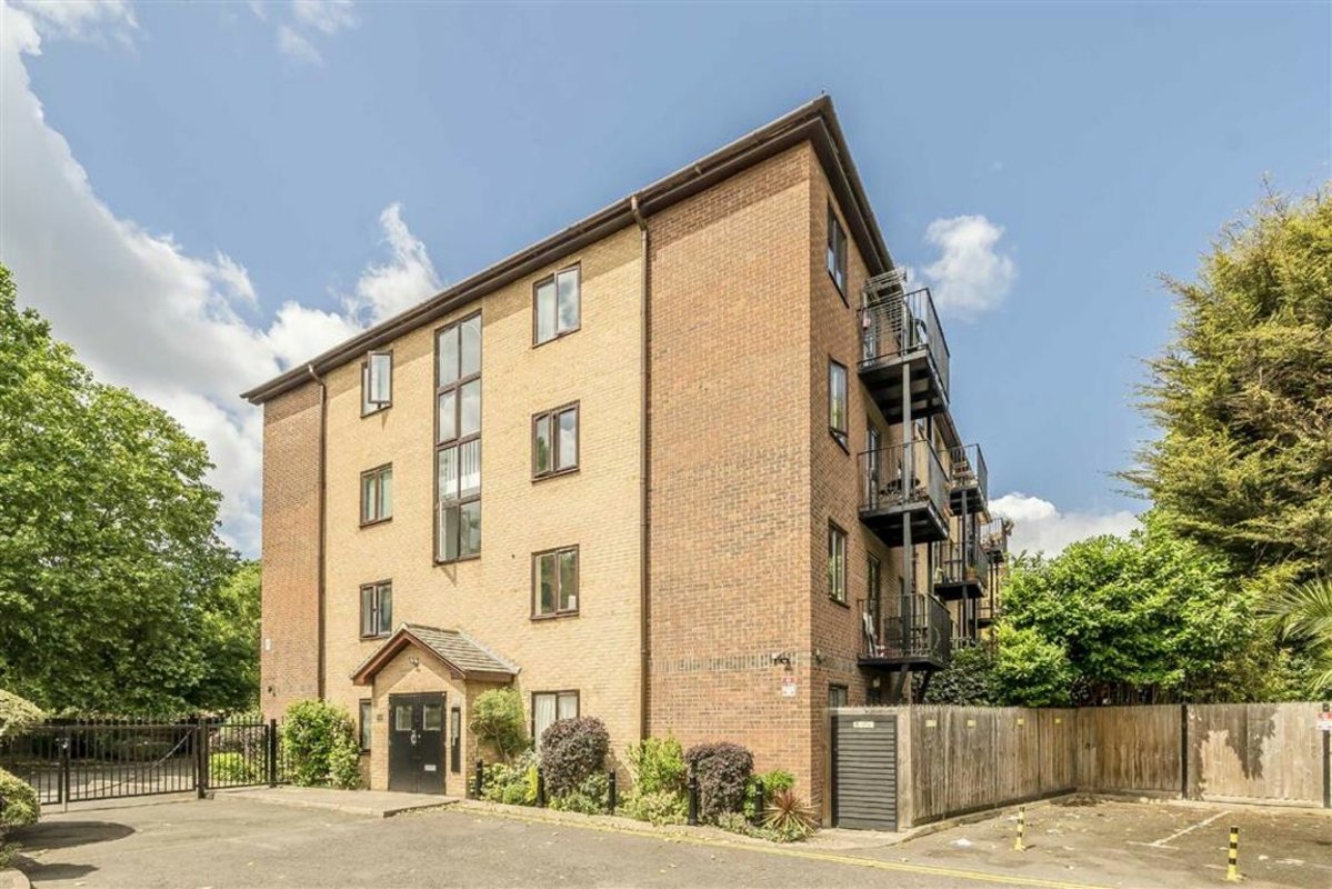 Flat for sale in Pages Walk, London, SE1 (Ref 252057) | Dexters