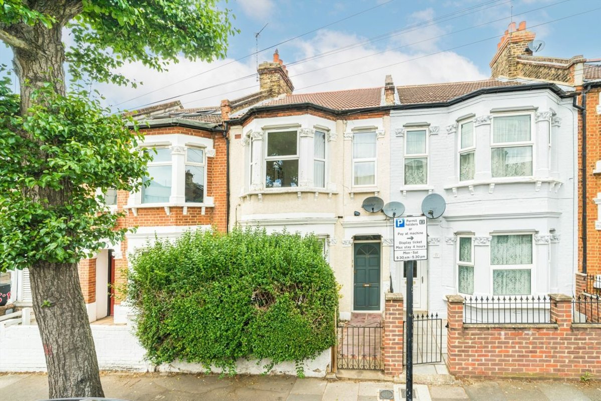 Flat for sale in St. Cyprians Street, London, SW17 (Ref 251938) | Dexters