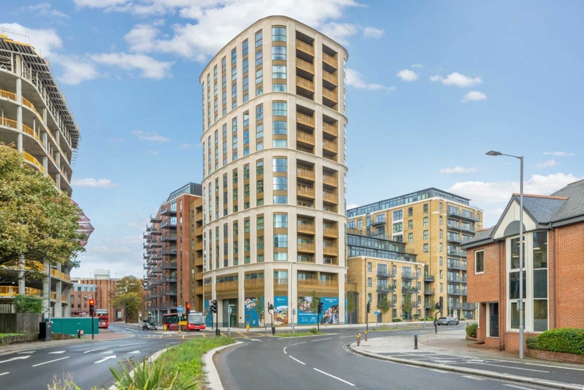 Flat to rent in Brook Street, Kingston Upon Thames, KT1 (Ref 239171 ...