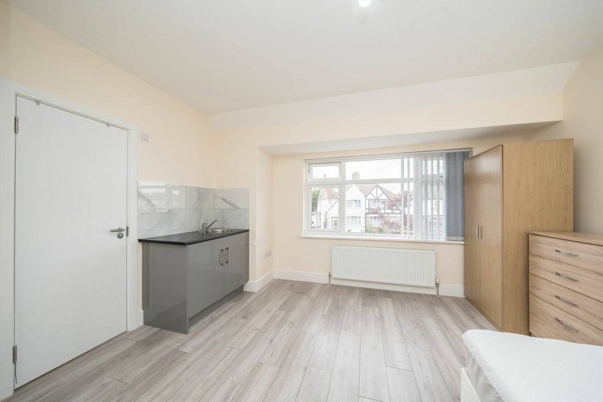 Flat to rent in Church Stretton Road, Hounslow, TW3 (Ref 252209) | Dexters
