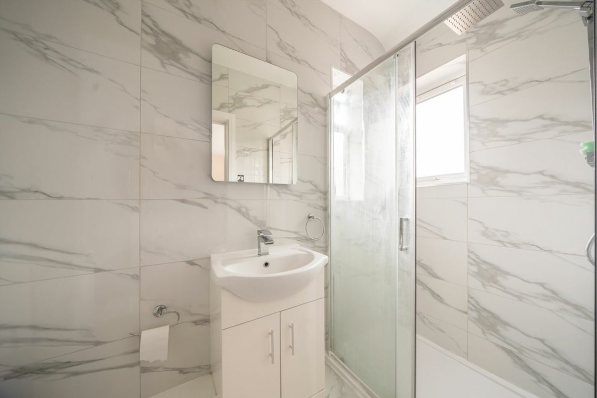 Flat to rent in Church Stretton Road, Hounslow, TW3 (Ref 252209) | Dexters