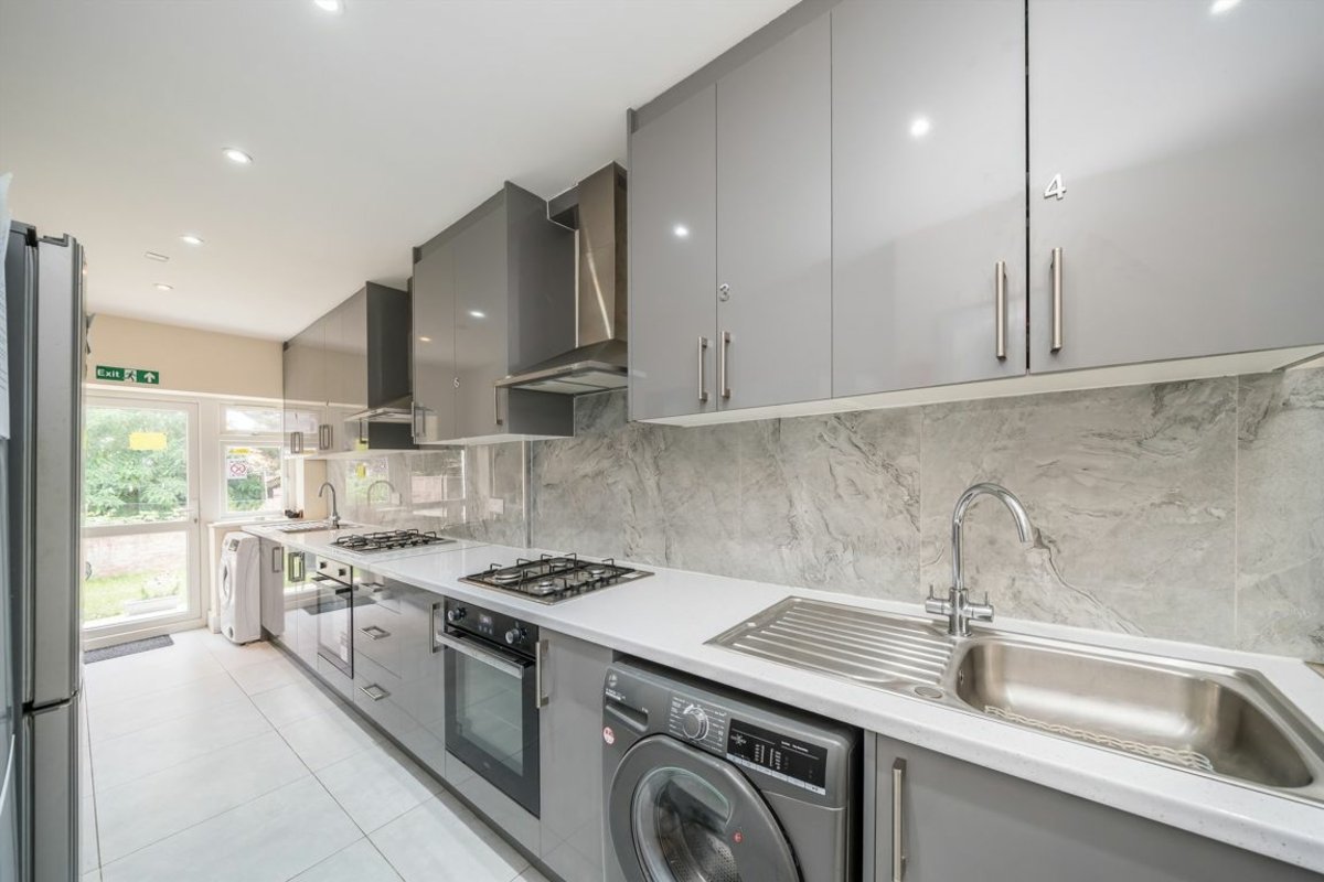 Flat to rent in Church Stretton Road, Hounslow, TW3 (Ref 252209) | Dexters