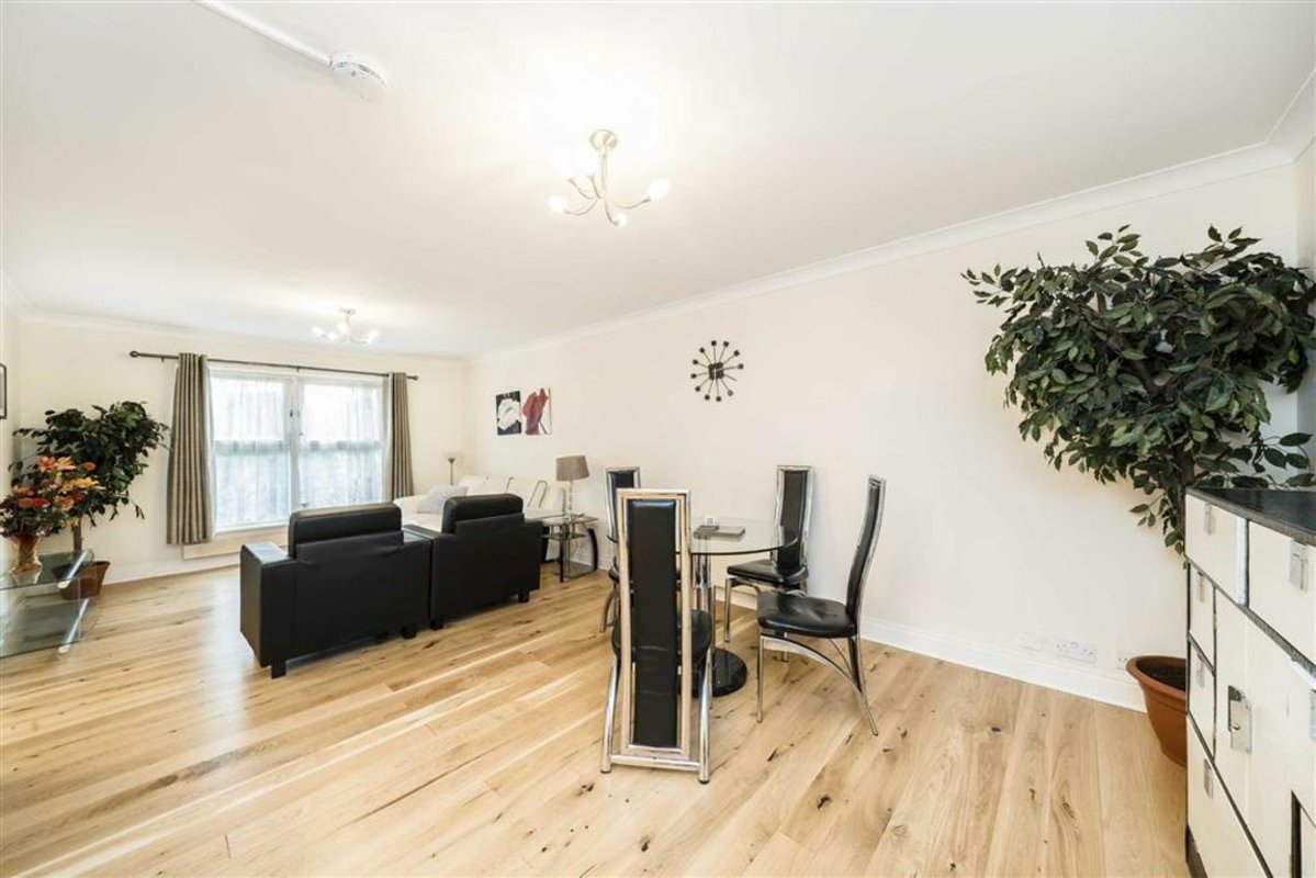 Flat to rent in Gloucester Terrace, London, W2 (Ref 250366) | Dexters