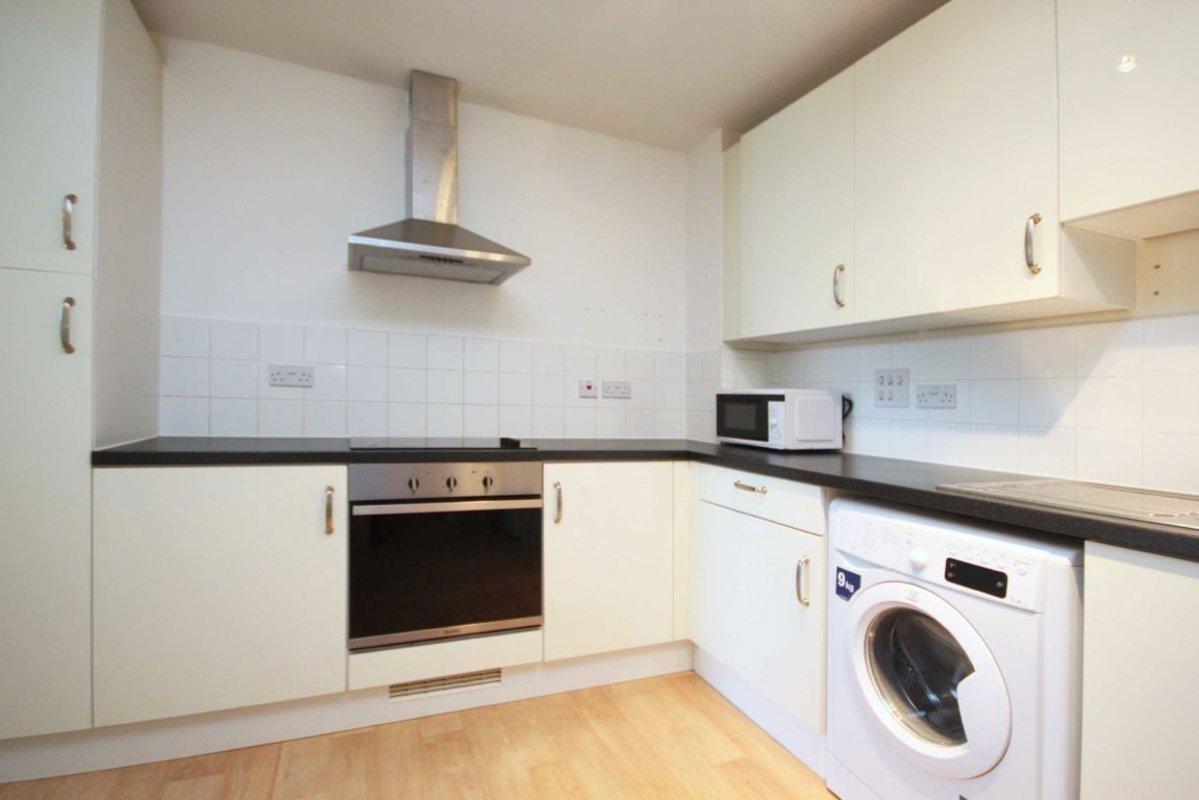 Flat to rent in Millharbour, London, E14 (Ref 270631) | Dexters