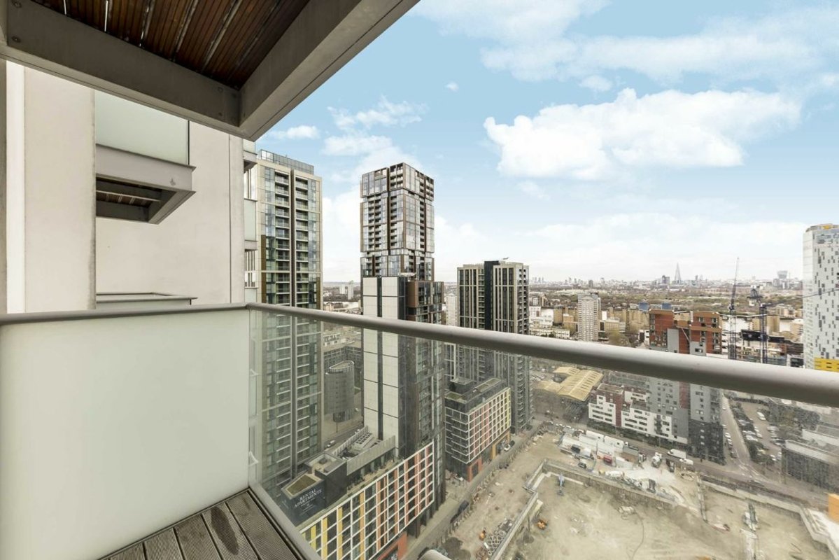 Flat to rent in Pan Peninsula Square, London, E14 (Ref 247426) | Dexters